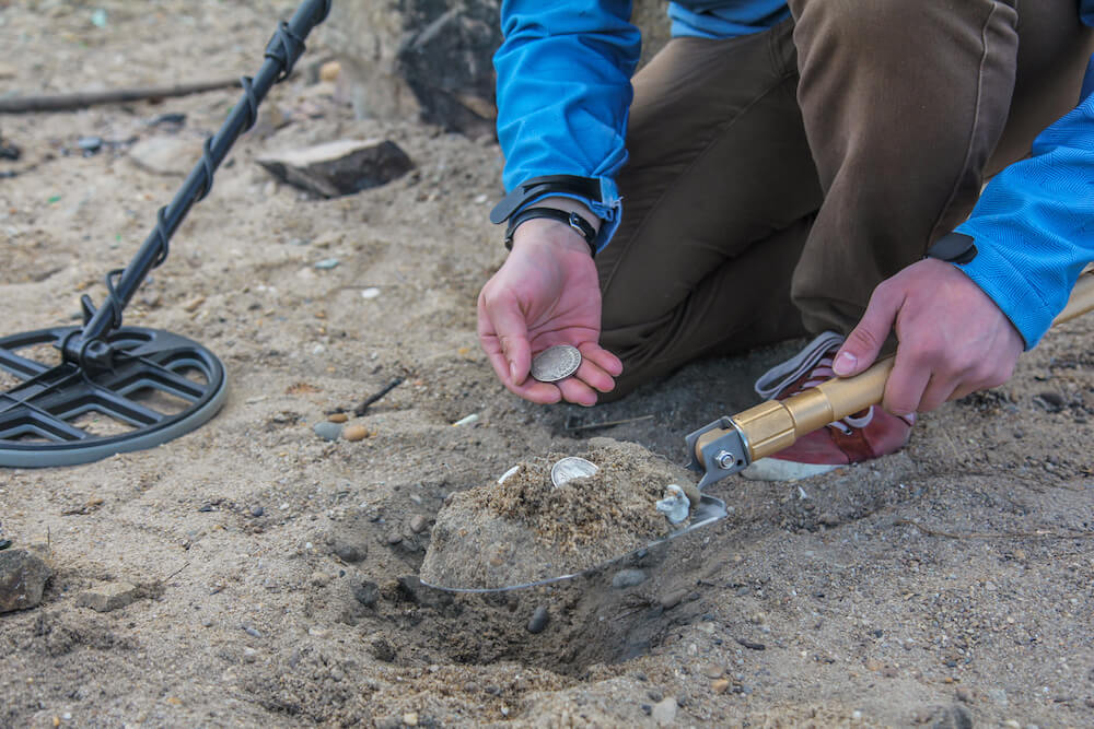 Finding Coins With A Metal Detector in 2022 | TreasureHunting.TV Finding Coins With A Metal Detector in 2022 | TreasureHunting.TV